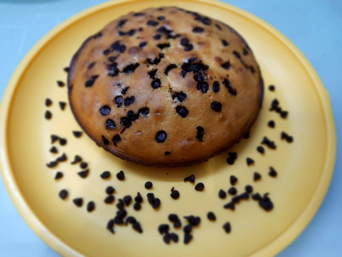 Vanilla Choco Chip Sponge Cake Recipe - The Mixed Flavors